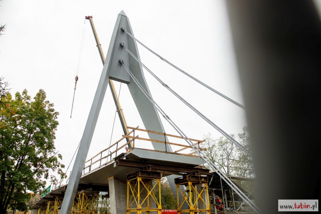 Kolejny etap budowy kładki nad ul. KEN | Lubin - Portal Miasta