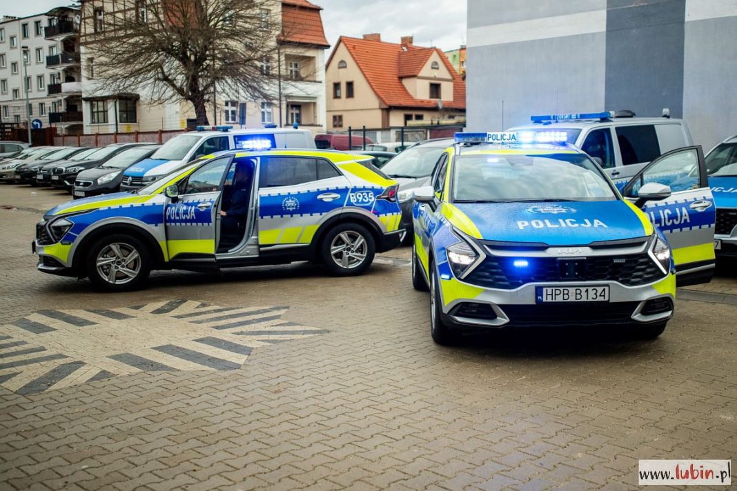 Lubińska policja ma dwa nowe auta | Lubin - Portal Miasta Lubińska policja ma dwa nowe auta | Lubin - Portal Miasta